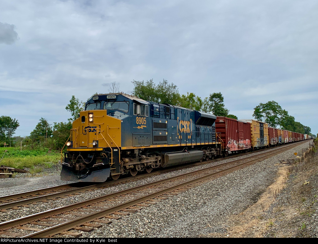 CSX 8905 on Q367